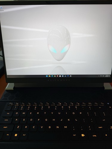 Alienware x16 R2 16 185H 4070 RTX 32GB 1TB 16" LED Silver 2560 x 1600 ...