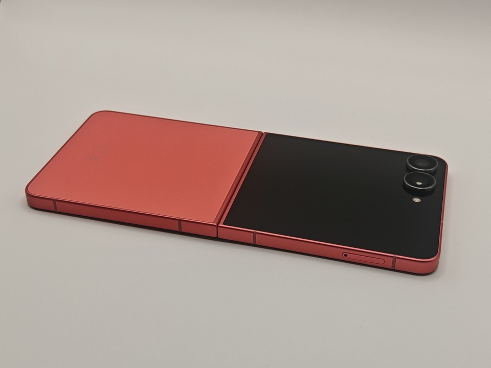 Samsung Galaxy Z Flip7 - Coral Red - 256GB - Mint Condition | eBay UK