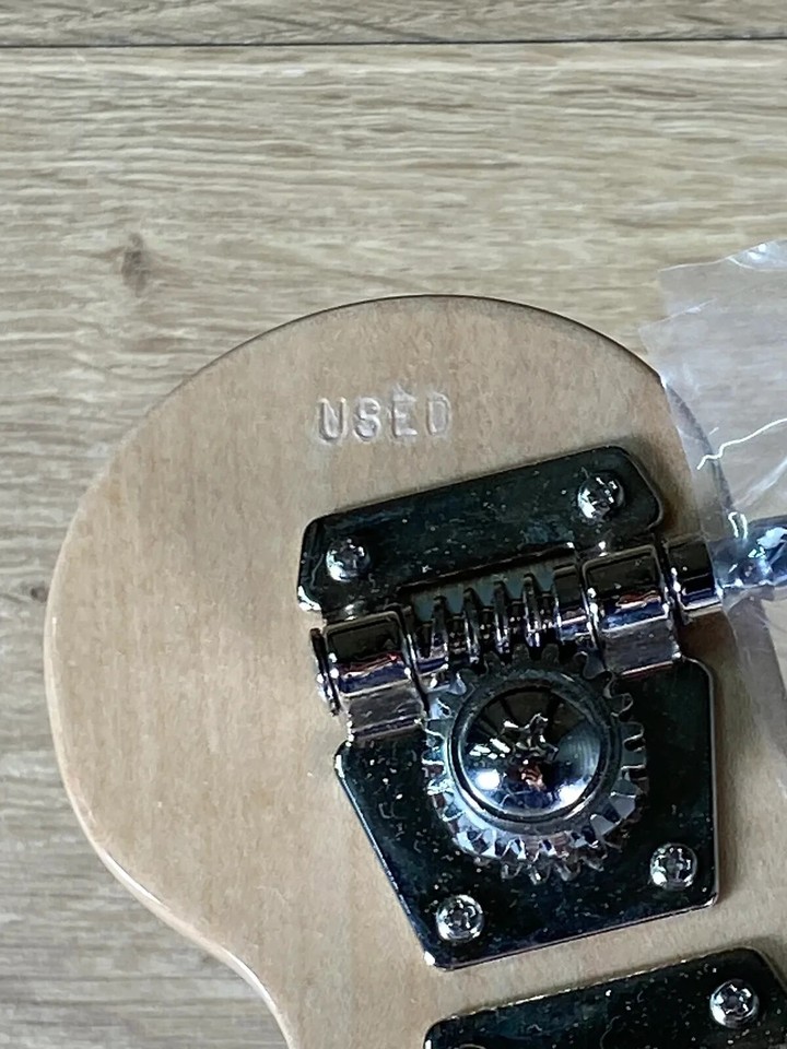 Squier Limited Edition Paranormal Rascal Bass HH 2020-Present - Candy ...