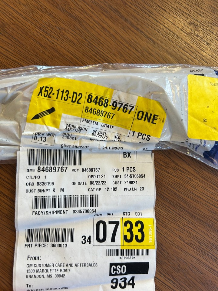 GM Genuine Parts Red Liftgate Emblem GM Part # 84689767 | eBay