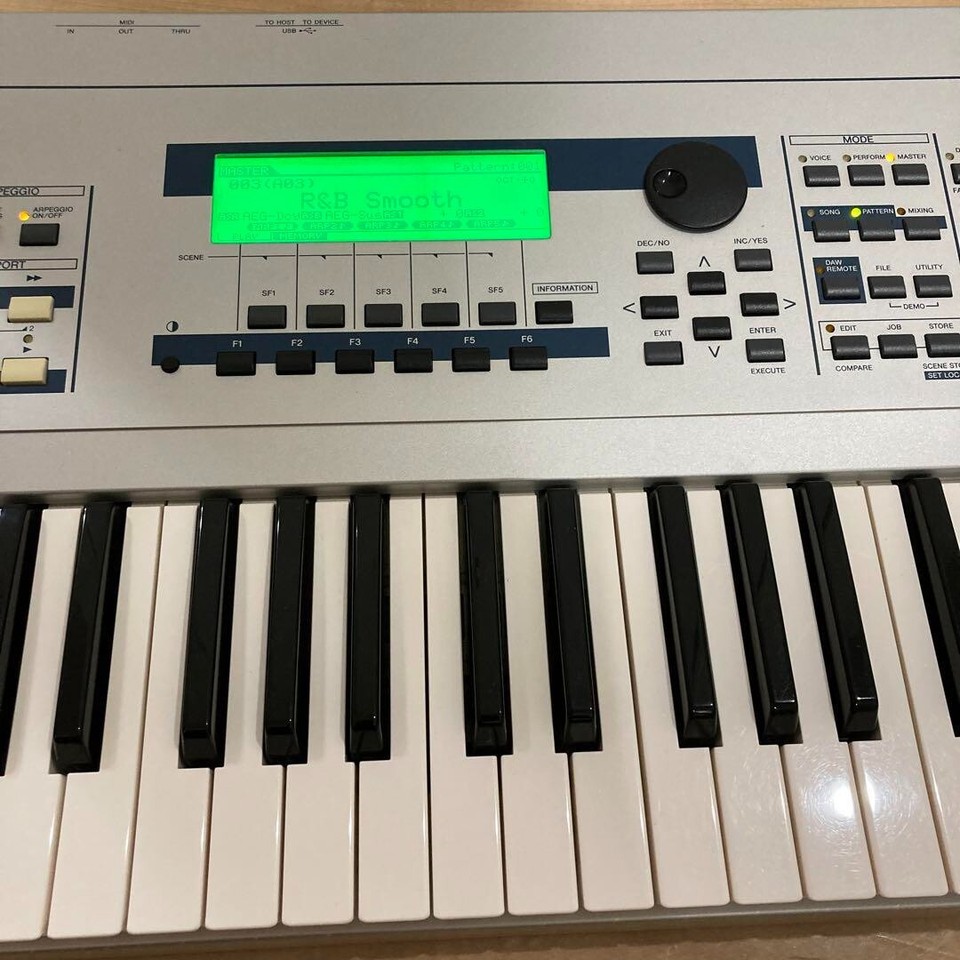 Yamaha MO6 61-Key Music Production Synthesizer Workstation DAW Control ...