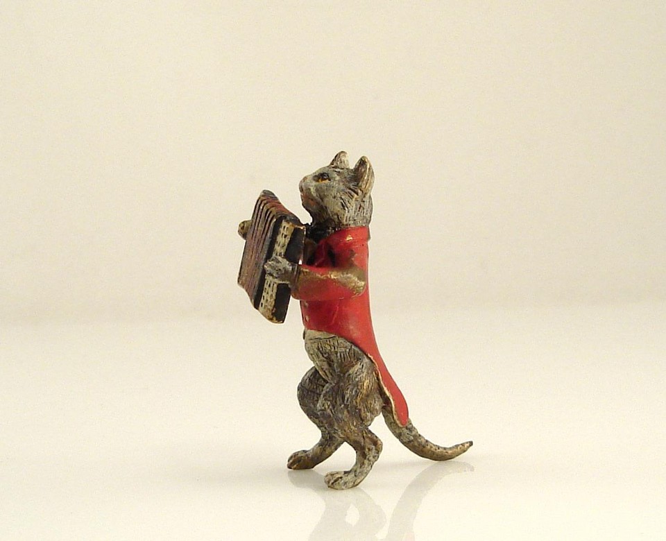 Old Franz Bergmann Vienna CAT Musician Playing the ACCORDEON Cold ...