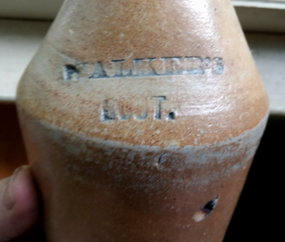 WALKER'S ROOT. EARLY SALT GLAZE STONEWARE ROOT BEER BOTTLE FROM ALBANY ...