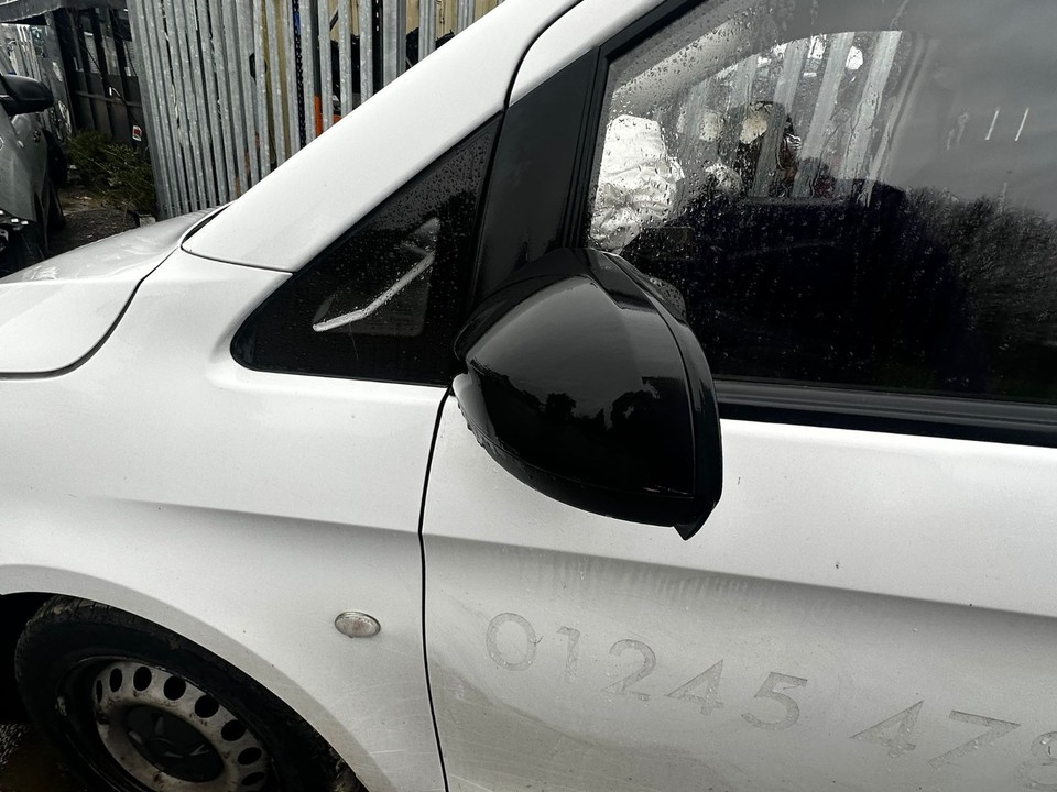 MERCEDES BENZ VITO W447 PASSENGER SIDE FRONT WING MIRROR ( NEAR SIDE ...