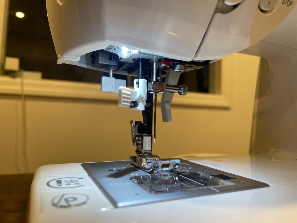 Singer Patchwork 7285Q Electronic Sewing and Quilting Machine ...