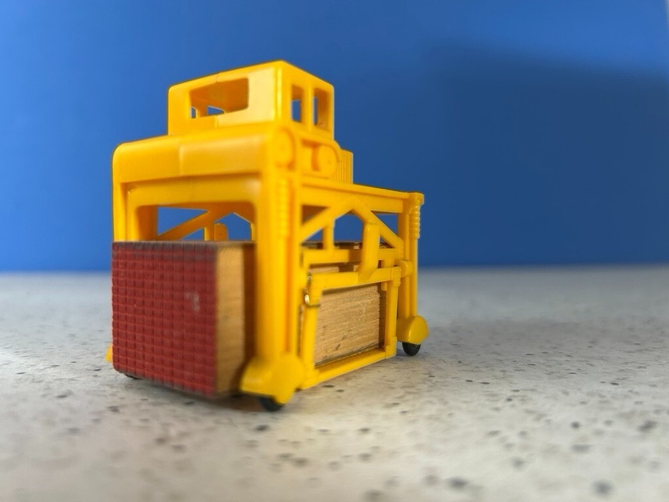 Cox HO Scale Lumber Mill loading/unloading tractor with load. C6 Very ...