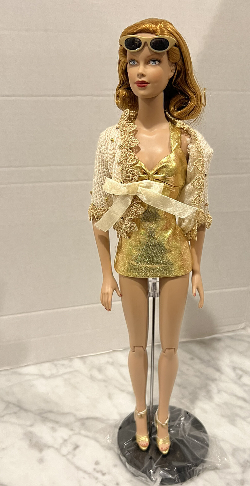 Tonner Brenda Starr GOLDEN GODDESS 16” Fashion Doll Stand Box Gold ...