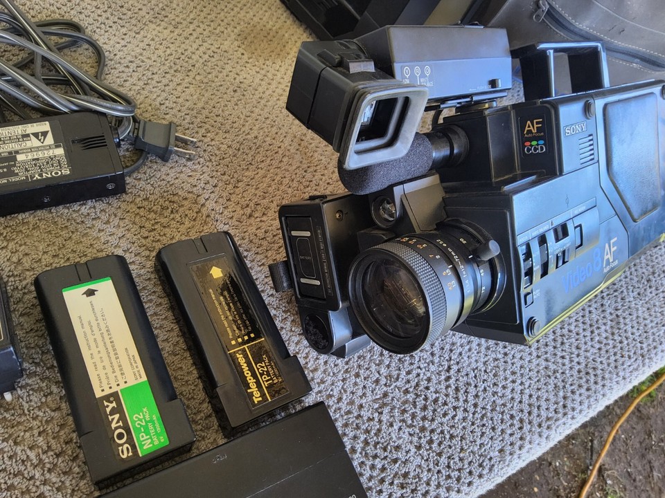 Vintage Sony CCD-V8AF 8mm Video 8 Video Camera Recorder Bundle | eBay