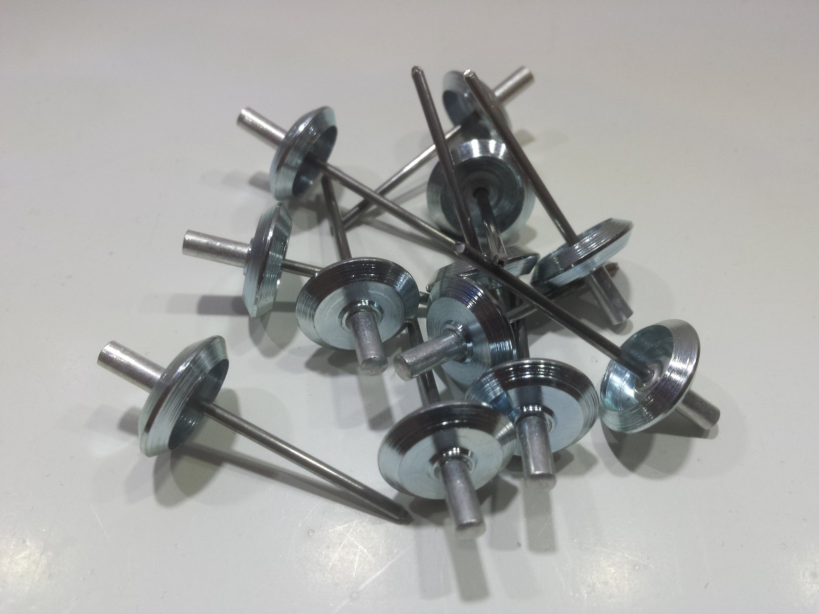 TRIUMPH 2000 2500 2.5pi LOWER SILL MOULDING TUCKER RIVETS CLIPS CHROME ...