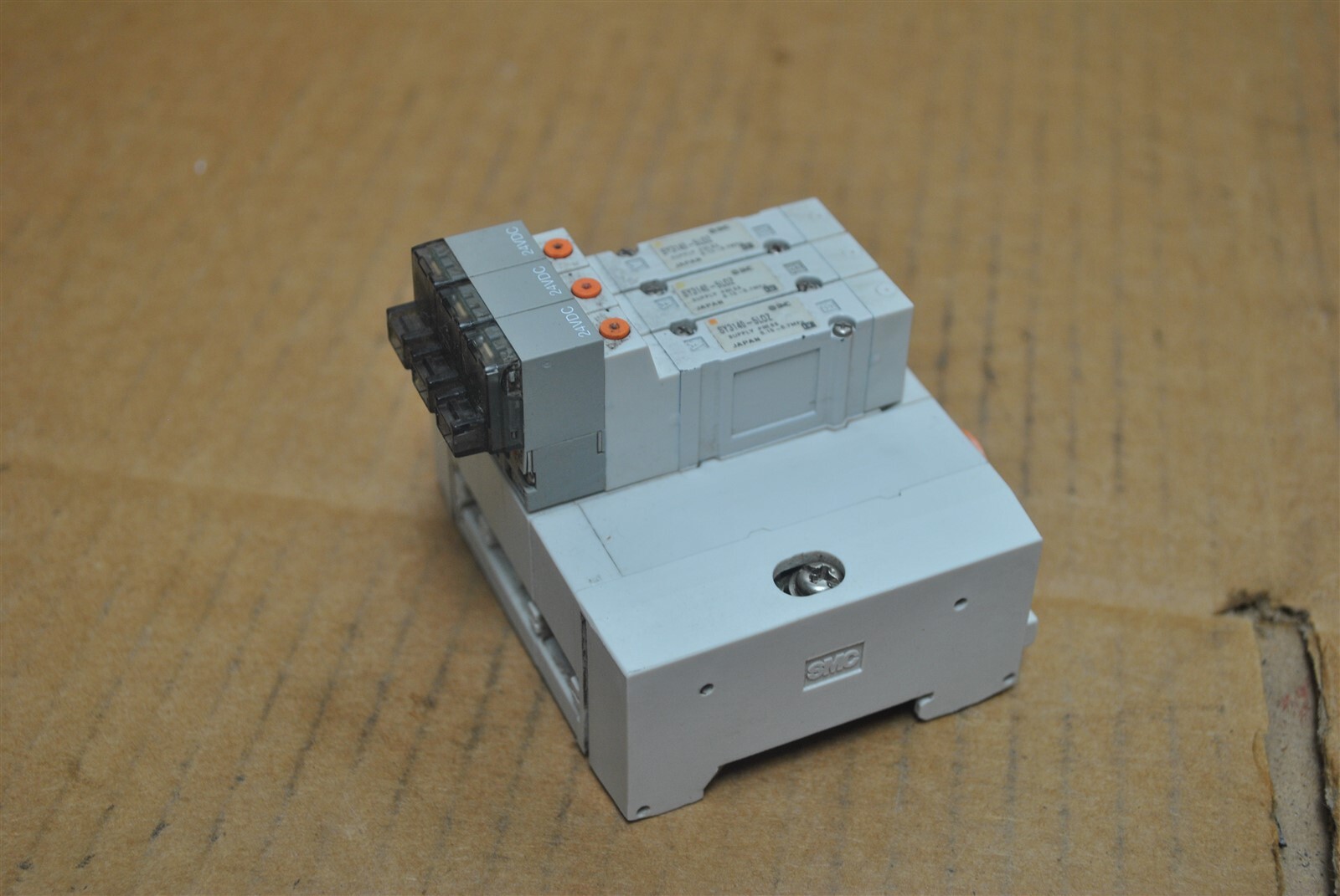 SMC Manifold Block with (3) Solenoid Valves Part No. SY3140-5L0Z | eBay