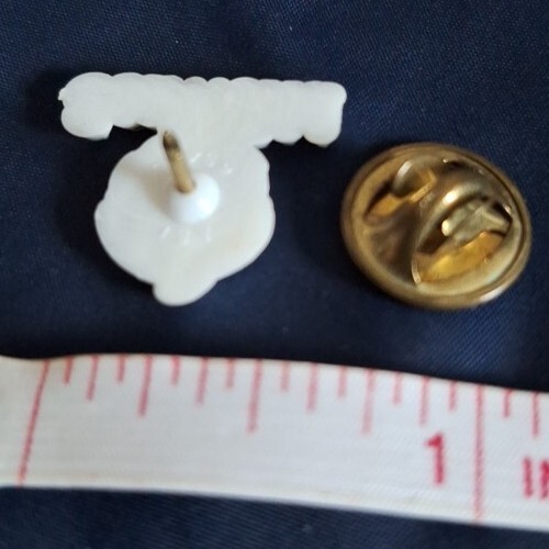 Vtg SEA WORLD PIN Shamu orca show park logo collectible figure hat ...