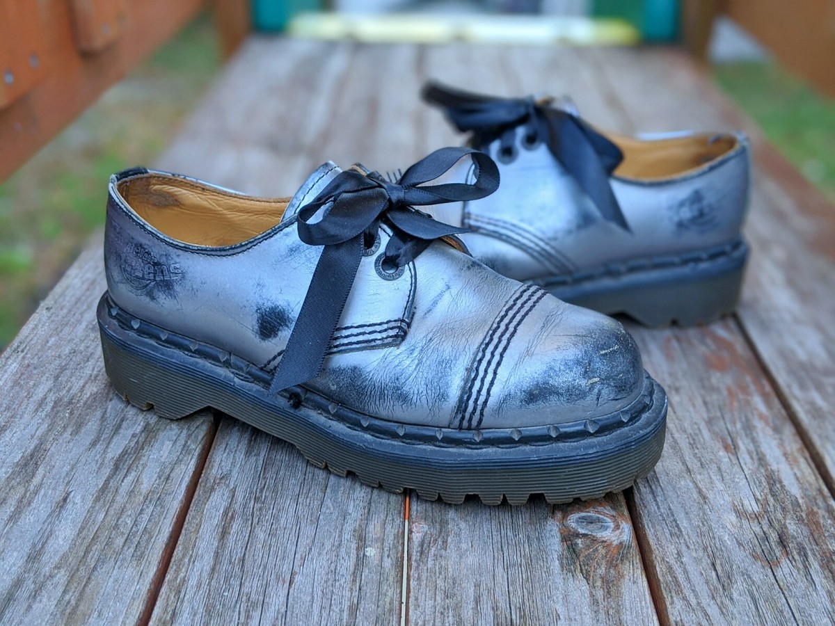 Vintage 8266 DR. MARTENS METALLIC SILVER LEATHER OXFORDS Vintage 8266 DR. MARTENS METALLIC SILVER LEATHER OXFORDS