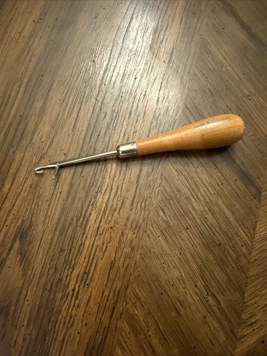 VINTAGE LATCH HOOK HAND TOOL WOOD HANDLE ENGLAND | eBay