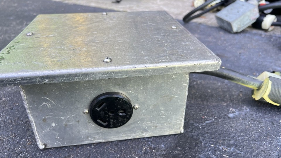 3-Phase Floor Distro Breakout Box W/3 30A 125V Plugs W/30A 120/208V ...