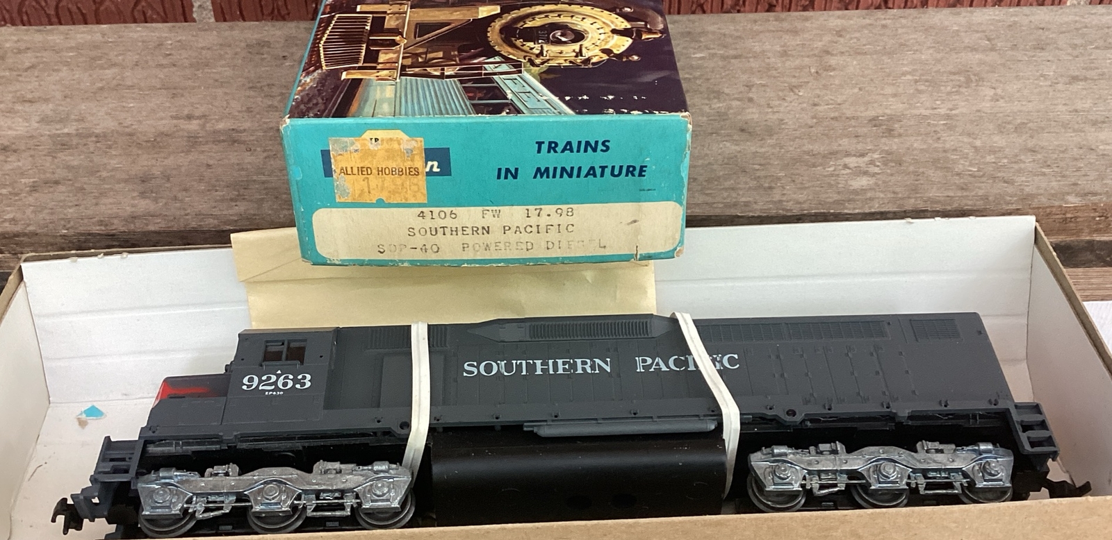 HO Scale, Athearn #4106. SDP-40 Powered Diesel. Southern Pacific NOS