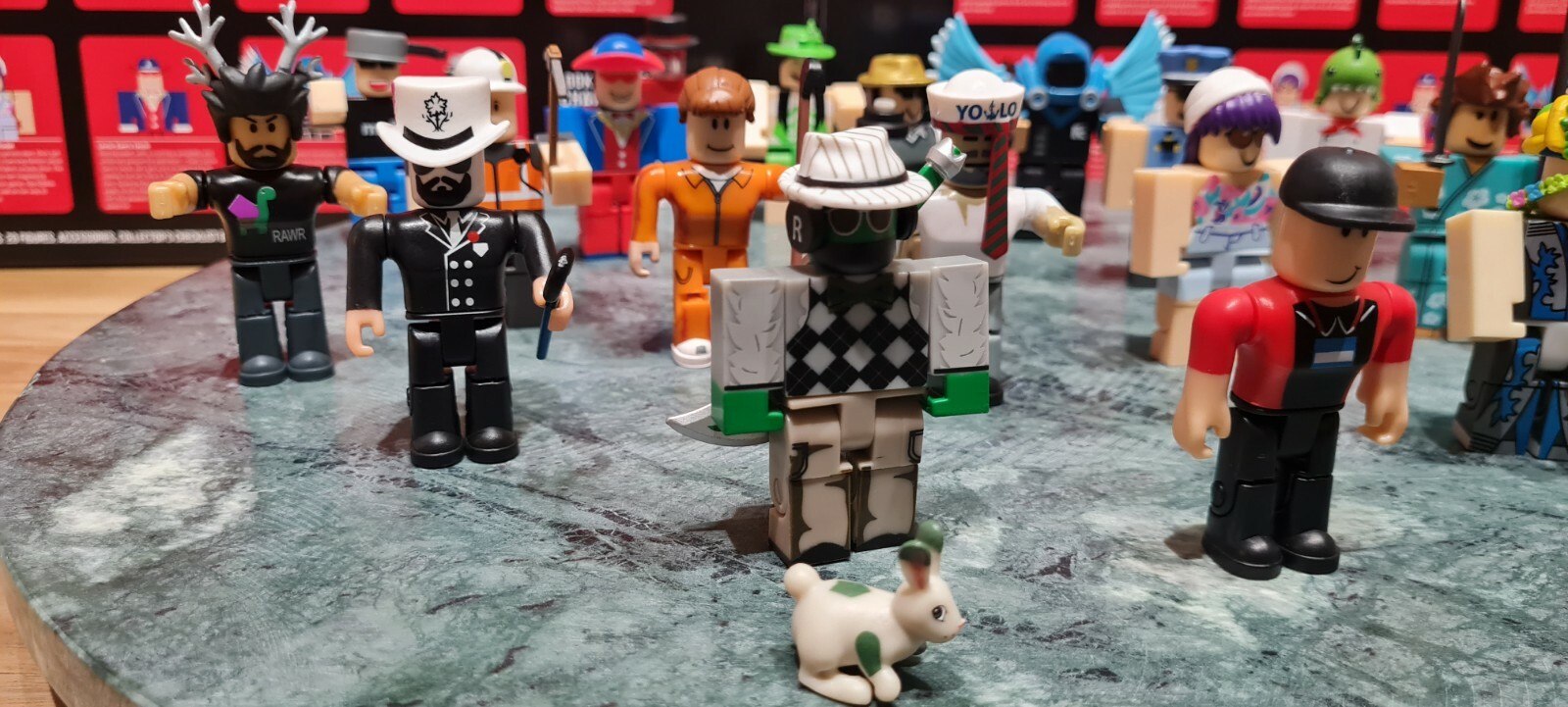 Roblox 20 FIGURES Roblox From The Vault UNUSED JUST FIGURES party boxes ...