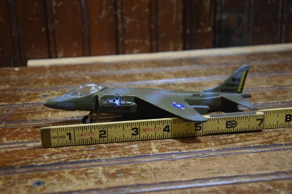ERTL FORCE ONE MCDONNEL DOUGLAS AV-8B HARRIER II SCALE MODEL AIRCRAFT ...