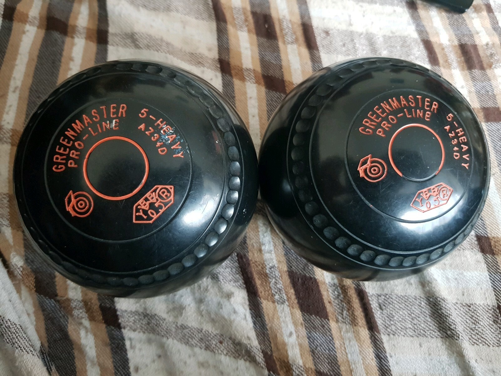 PAIR OF GREENMASTER PRO-LINE LAWN BOWLS SIZE 5 A234D | eBay UK