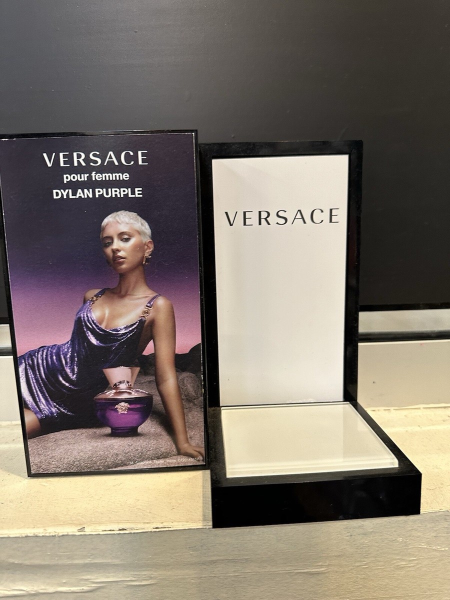 Iris Law Versace Parfum Model Modele Versace Iris Law Enters The ...