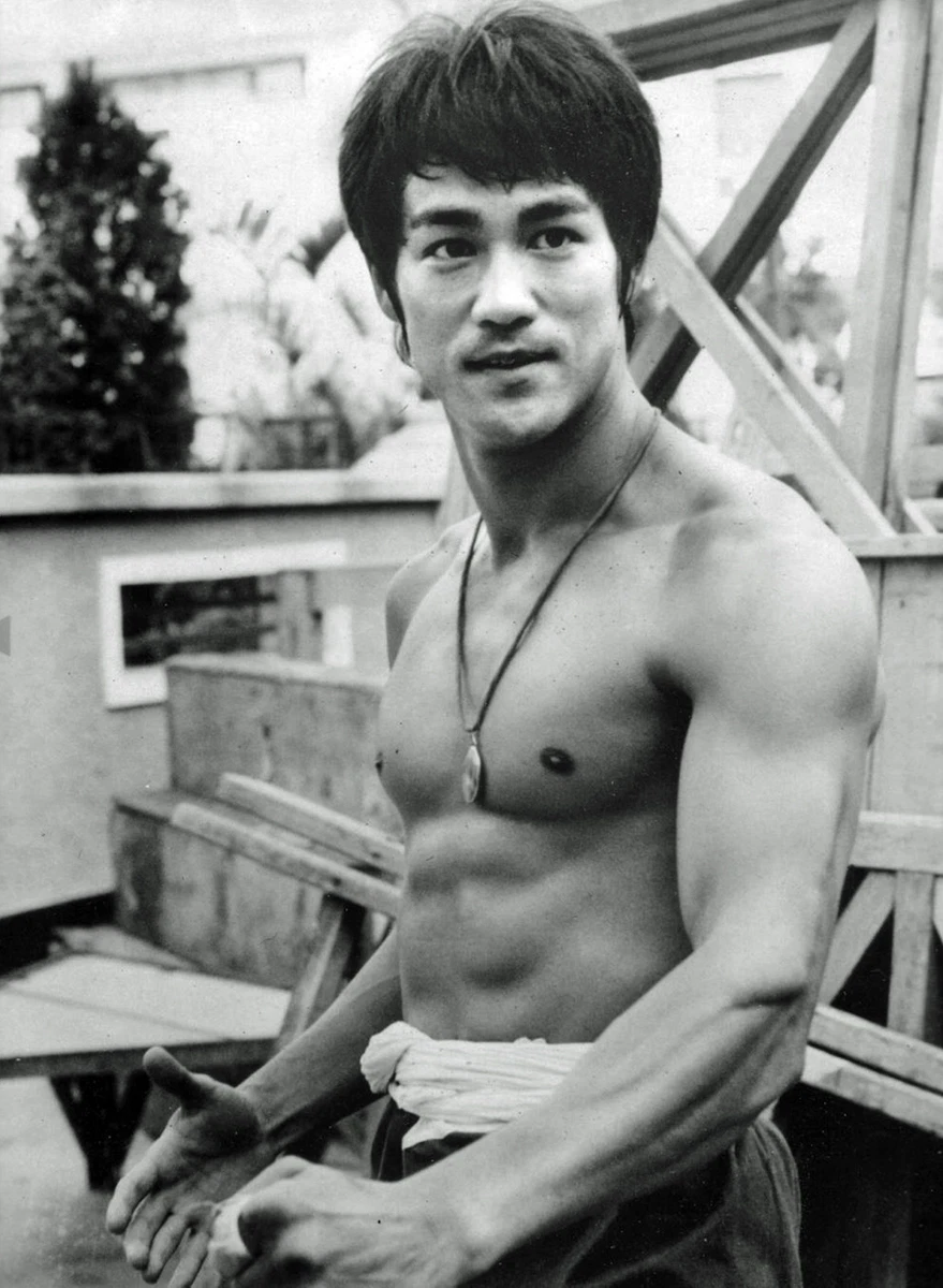 Bruce Lee Full Body Shot