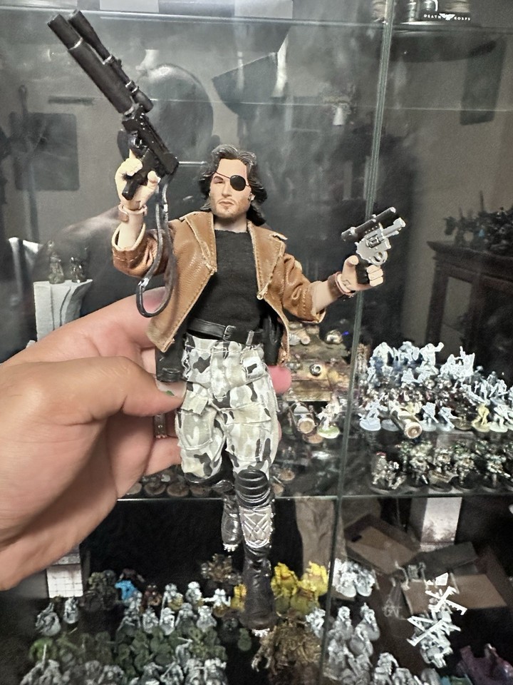 NECA Escape From New York Snake Plissken 8-inch Retro Cloth Action ...