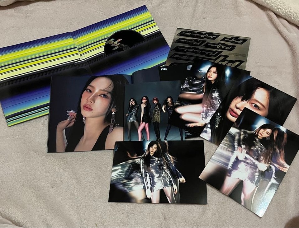 aespa Whiplash Speed Ver Gisele CD with 2 Trading Cards, Book & Poster ...