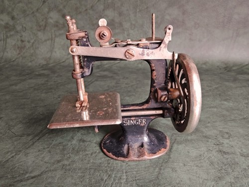 DECORATIVE FOR PARTS ANTIQUE SINGER MODEL 20 TOY SEWING MACHINE MADE IN ...