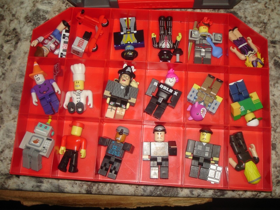 Roblox Toys figures and accessories in plastic Roblox case lot used Bin ...
