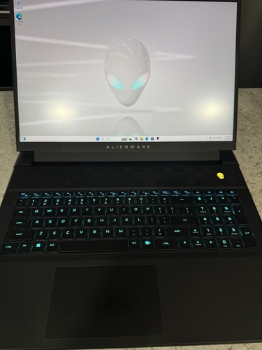 Alienware M18 R1, i9-13980HX, 64GB DDR5, 4TB SSD, RTX 4090, Win 11 Pro ...