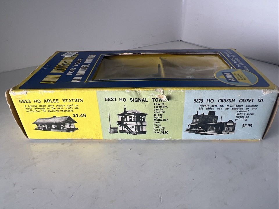 AHM Accessories for Your HO Scale Model Trains Assorted RR & Traffic ...