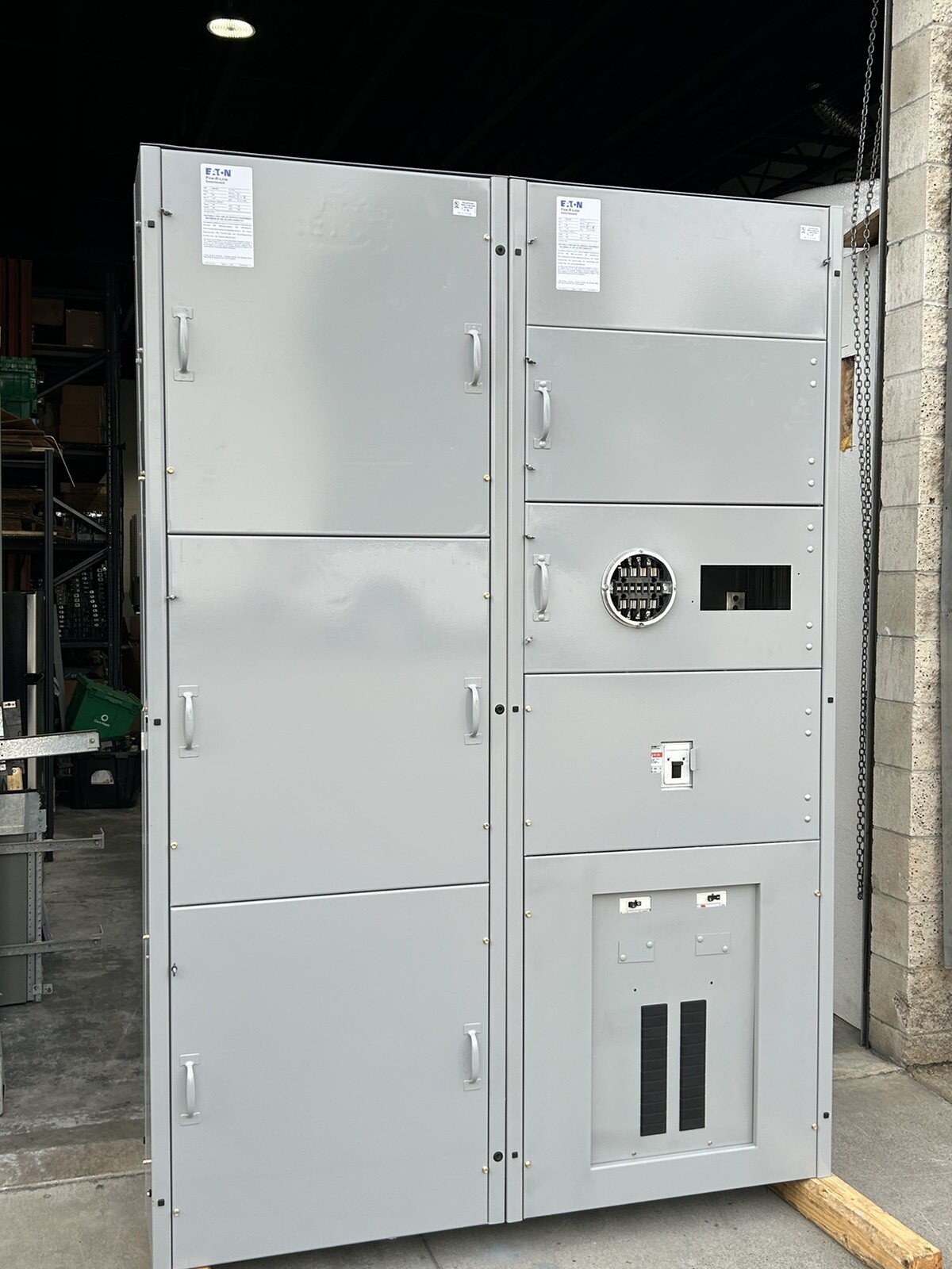 600 Amp Switchgear 120/208V 3 Ph 4w Meter main & distribution More In ...
