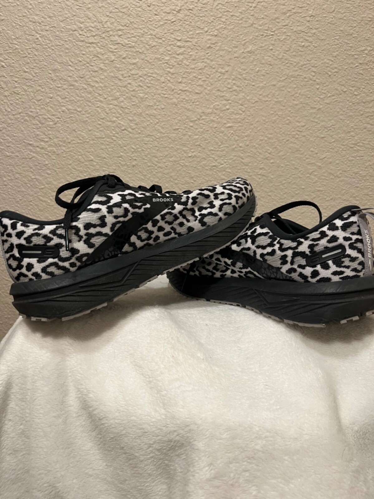 Size 11 - Brooks Revel 6 White Black Leopard W for sale online | eBay