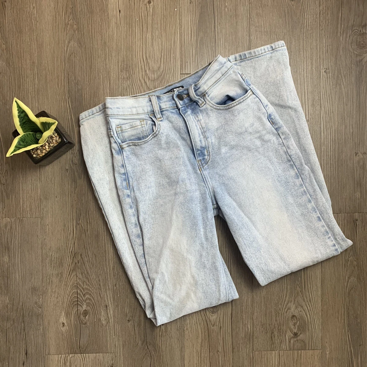 Light Acid Wash Jeans Outfit