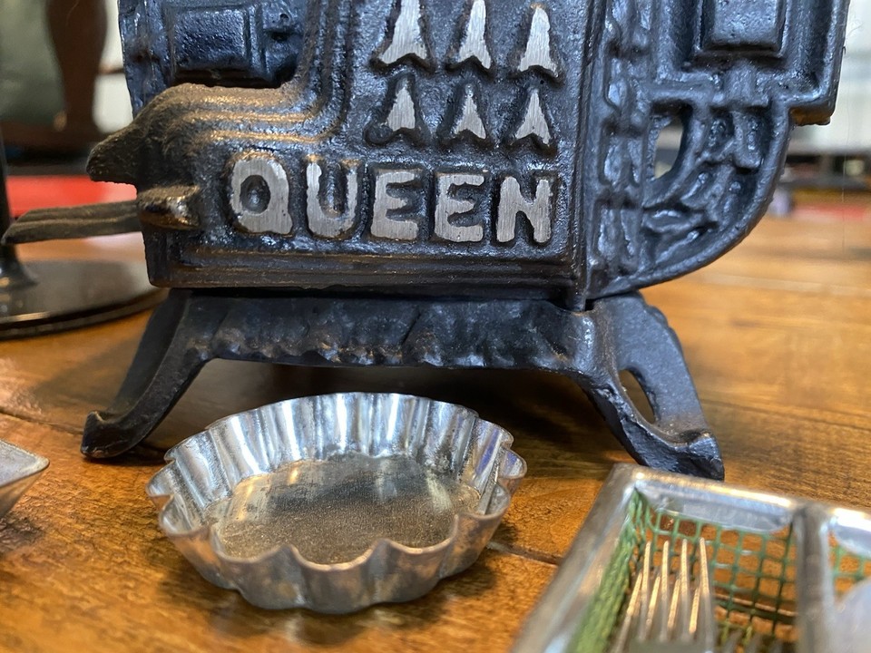 Queen Vintage Cast Iron Toy Stove/Oven w/ Mini Cookware & Utensils | eBay