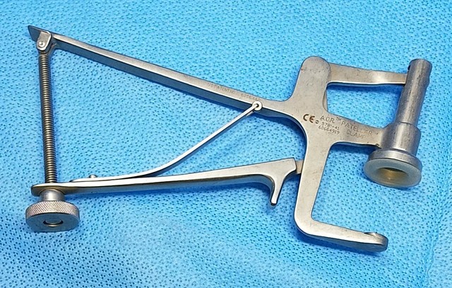 Zimmer 5781-41 Patellar Clamp 8-3/4" for sale online | eBay