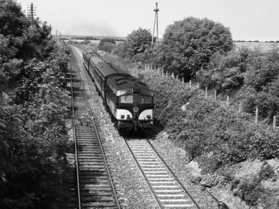 PHOTO 1983 CIE 201 CLASS LOCO PASSING SITE OF SKERRIES GOLF CLUB HALT A ...