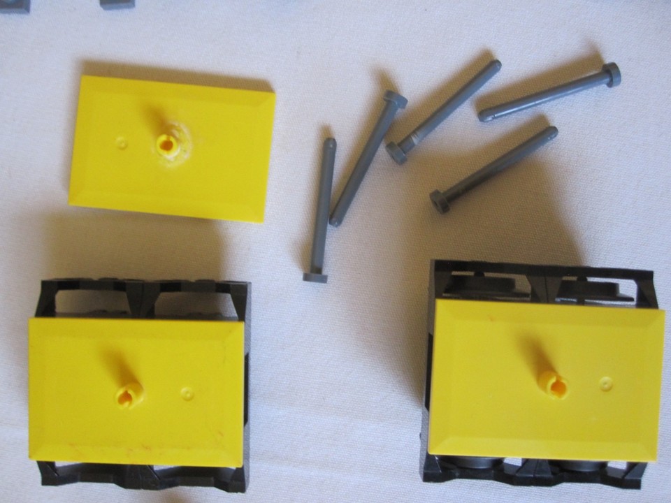 LEGO 80 + PIECES OF TRAIN TRACK & PARTS MADE BY LEGO GROUP NICE ...