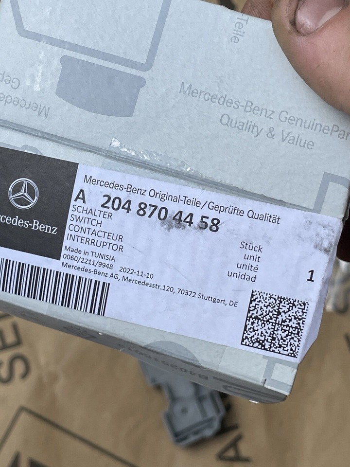 NEW GENUINE MERCEDES BENZ C CLASS W205 ALARM SWITCH A2048704458 | eBay
