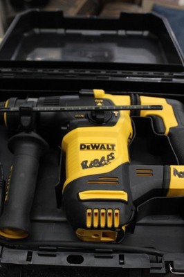 DEWALT D25333K 1-1/8" SDS Plus Heavy-Duty Rotary Hammer Kit Light Usage ...