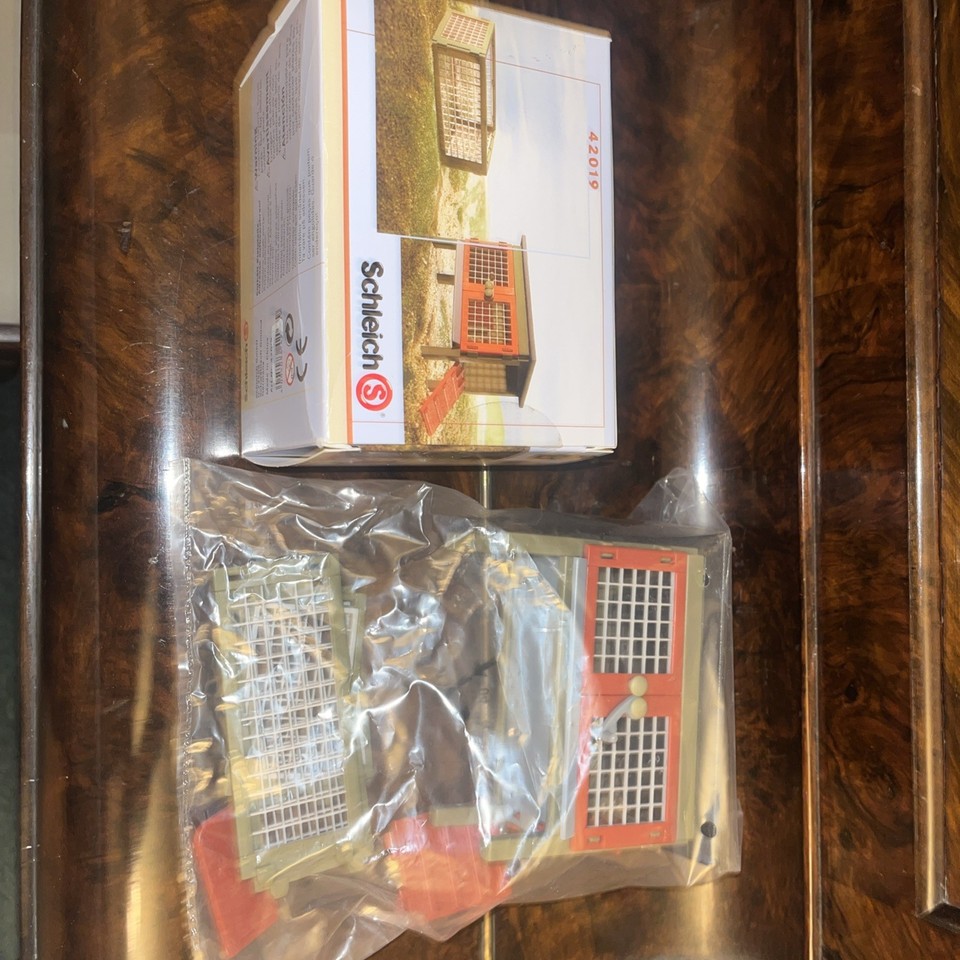 Schleich Farm World Rabbit Hutch Set with Accessories (42019) - Mint ...