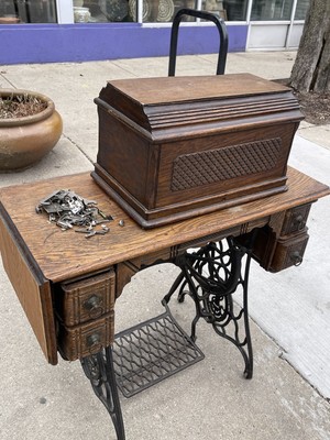 Sewing Machines - Singer Fiddle Base