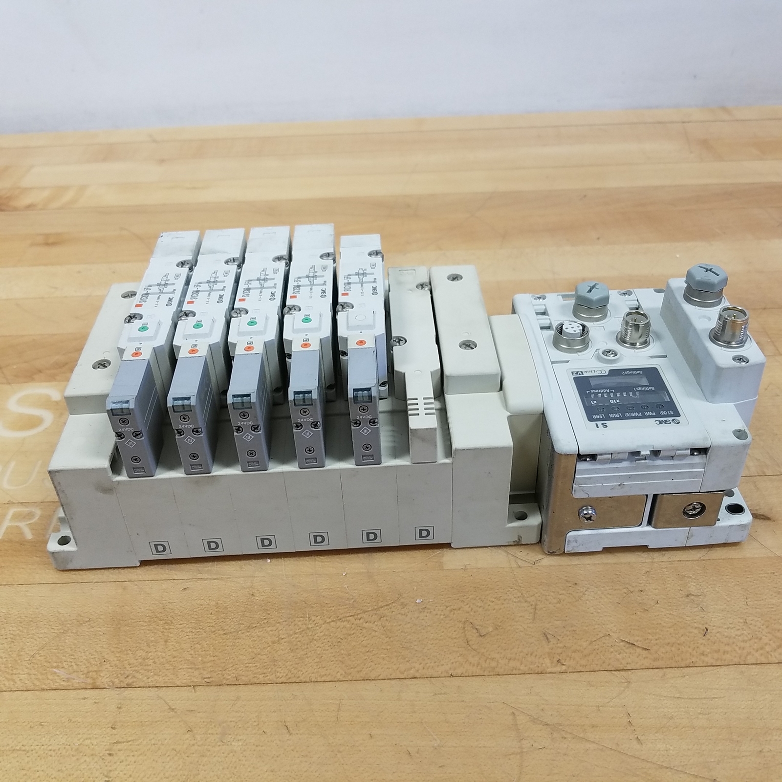 SMC 8 Port 5 Valve Assembly EX600-ED2, EX600-SMJ1, SV3100-5FU, SV3300 ...