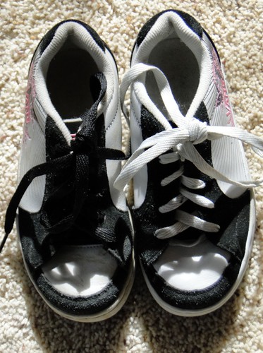 VANS SUTTON SKATE SHOES Girls size 2.0 Black White Sashet Pink | eBay
