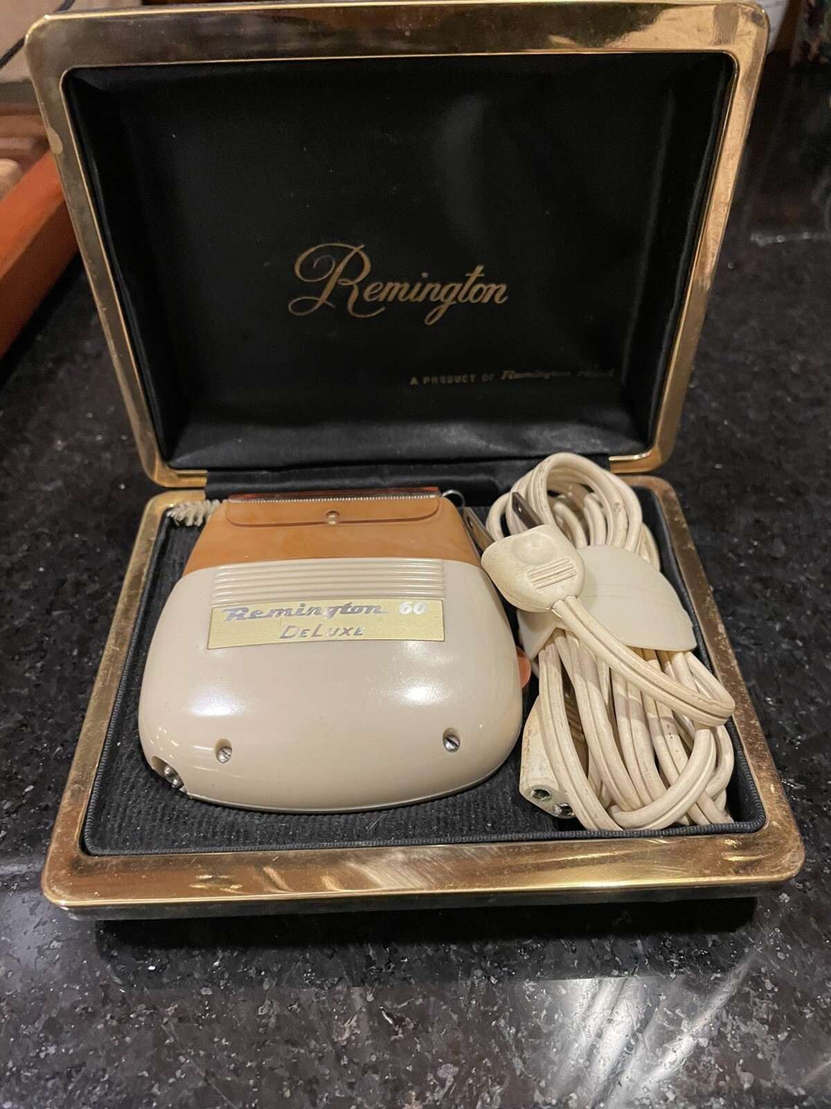 Vintage Remington 60 Deluxe Electric Shaver With Case | eBay
