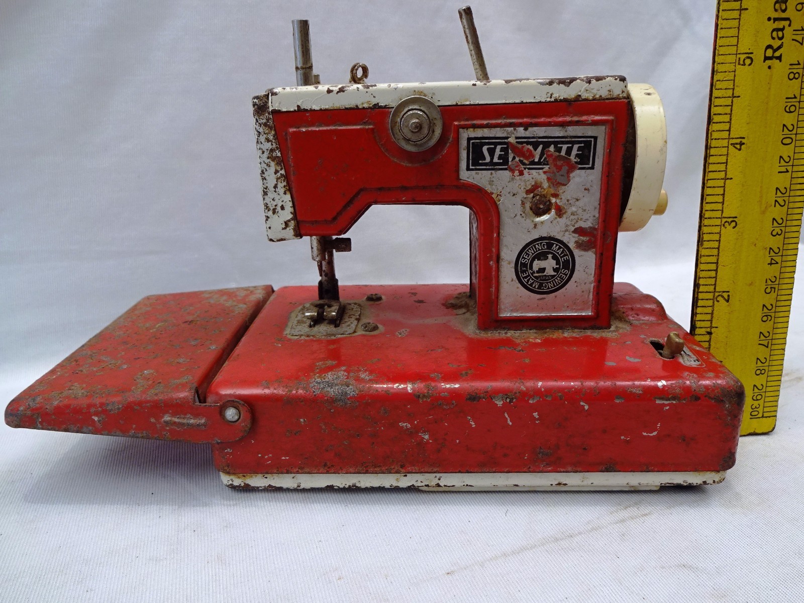 VINTAGE SEW MATE SEWING MATE BATTERY OPERATED OLD METAL TOY SEWING ...