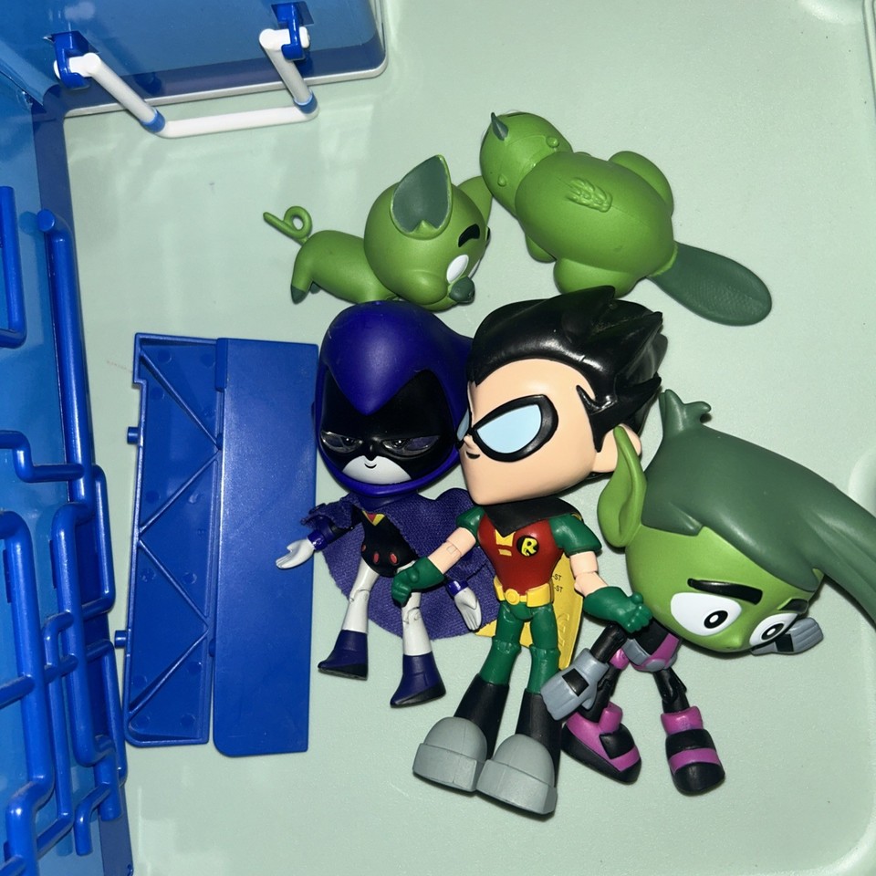 Teen Titans Go Tower Mini Figure Display/Carry Case & Figures | eBay