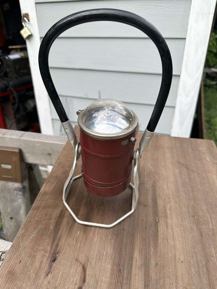 Vintage Battery Operated Economy Electric Lantern Co. Hand-Held Lamp ...