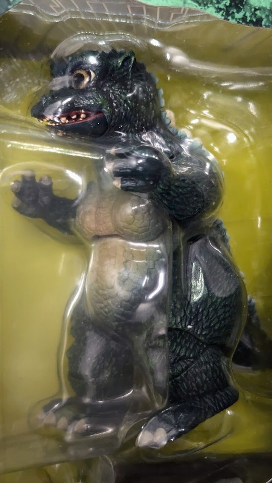 Bandai S.H.MonsterArts Little Godzilla and Crystal Action Figure ...
