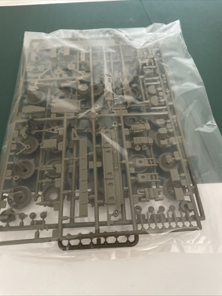 Tamiya 35161 M42 Duster U.S Army Self-Propelled AA Gun 1/35 Scale Model ...