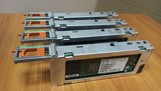 EMC 313-270-102A-00 Flash 700GB v1 I/O Module SLIC for VMAX3 VMAX 100K ...